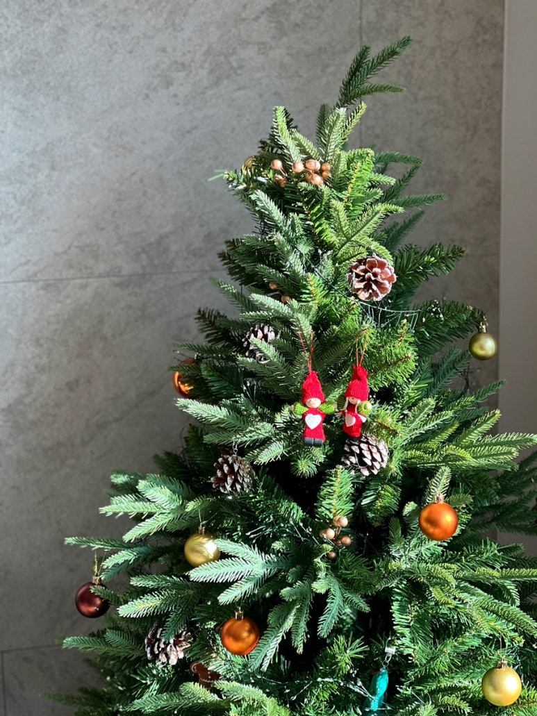 16. 신혼집 내돈내산 크리스마스 트리 추천 150cm PE전나무 스케치 : 네이버 블로그