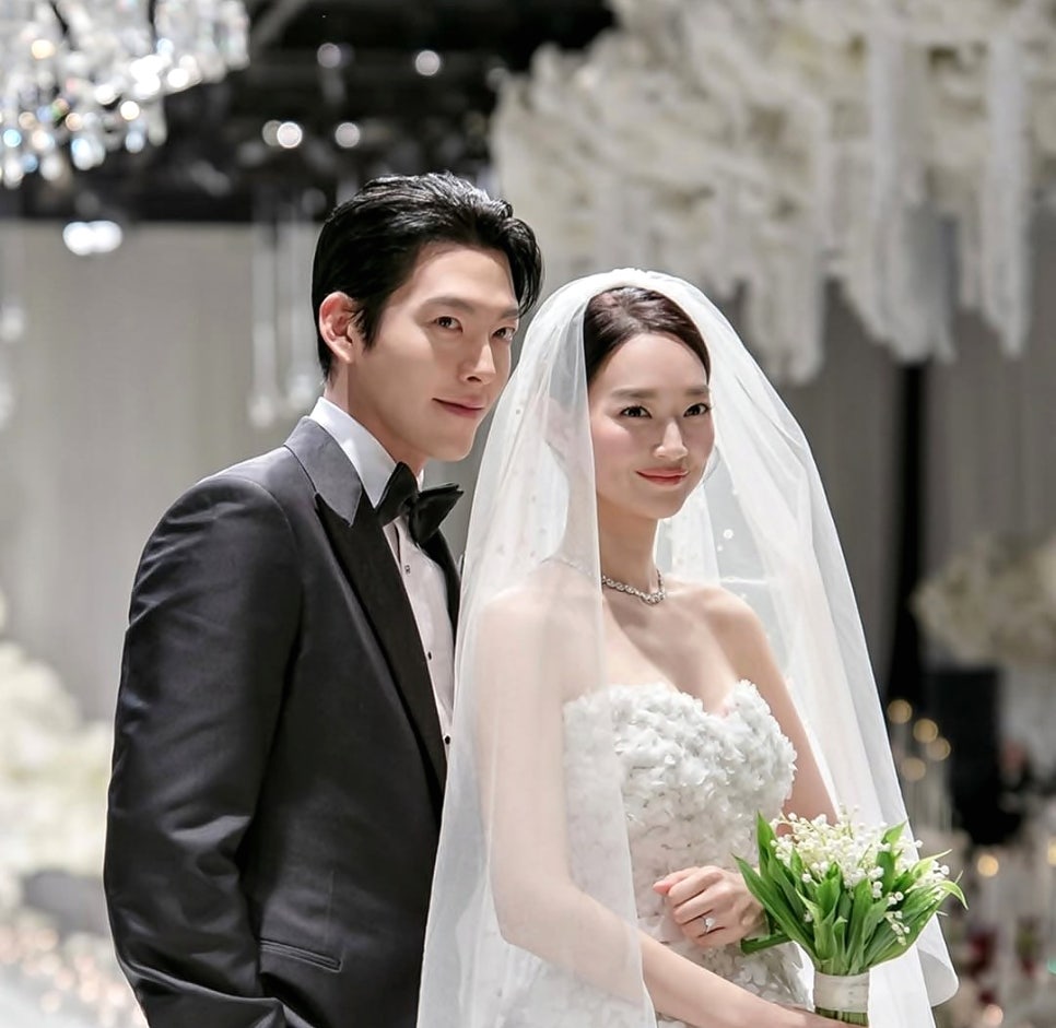 너무 아름다워서 반응 좋은 김우빈 신민아 결혼식 웨딩드레스 종류 & 본식드레스셀렉 총정리 : 네이버 블로그