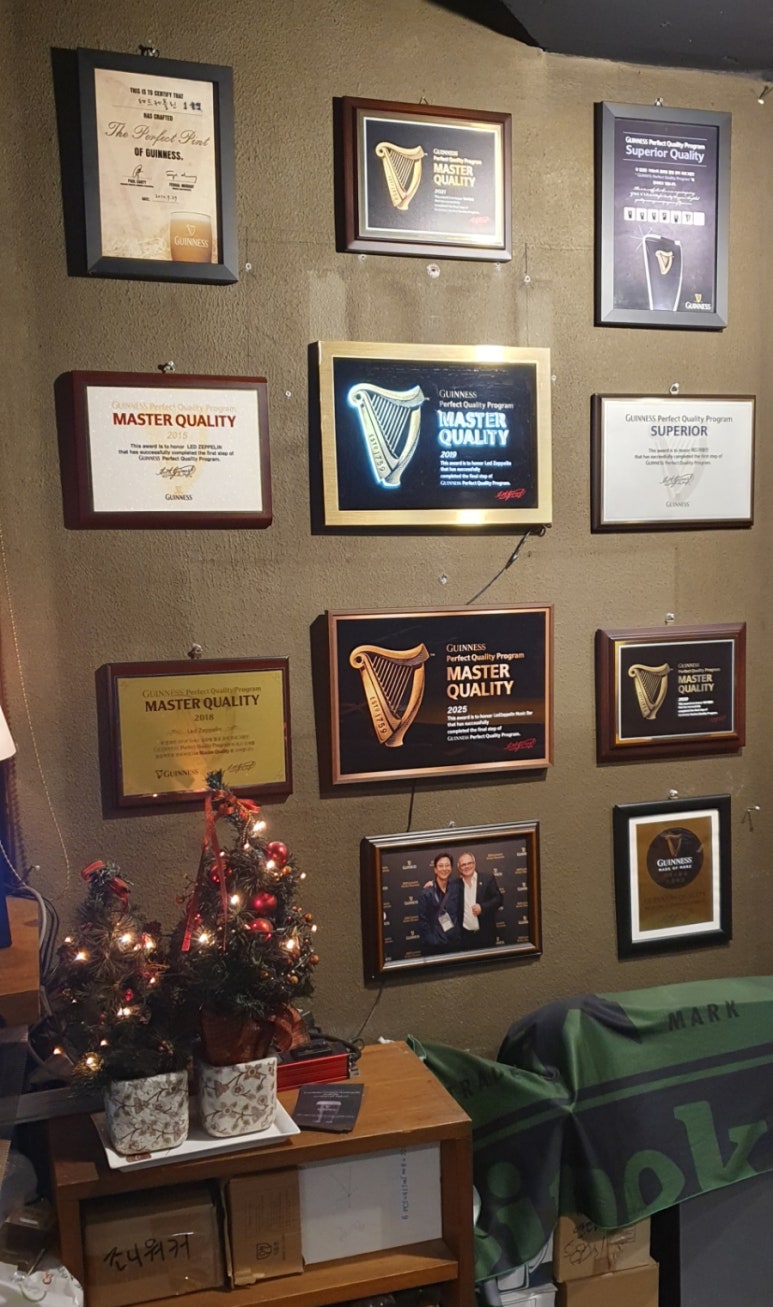 이번 크리스마스는 방이동 레드제플린뮤직바에서~ 방이동 208-13 2층.02-558-3031 : 네이버 블로그