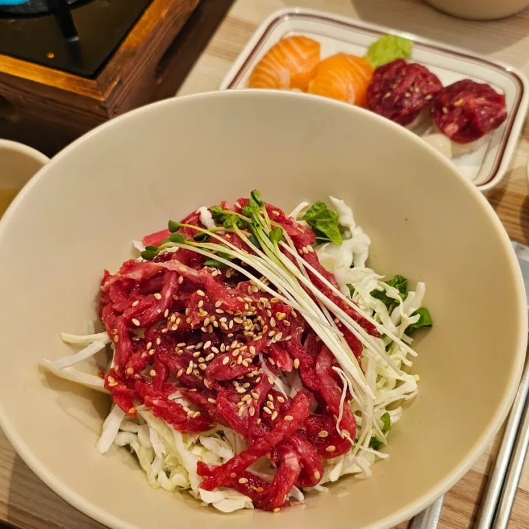 전북대 육회바른연어 신상 겨울메뉴 얼큰우동 육회 연어 맛집 : 네이버 블로그