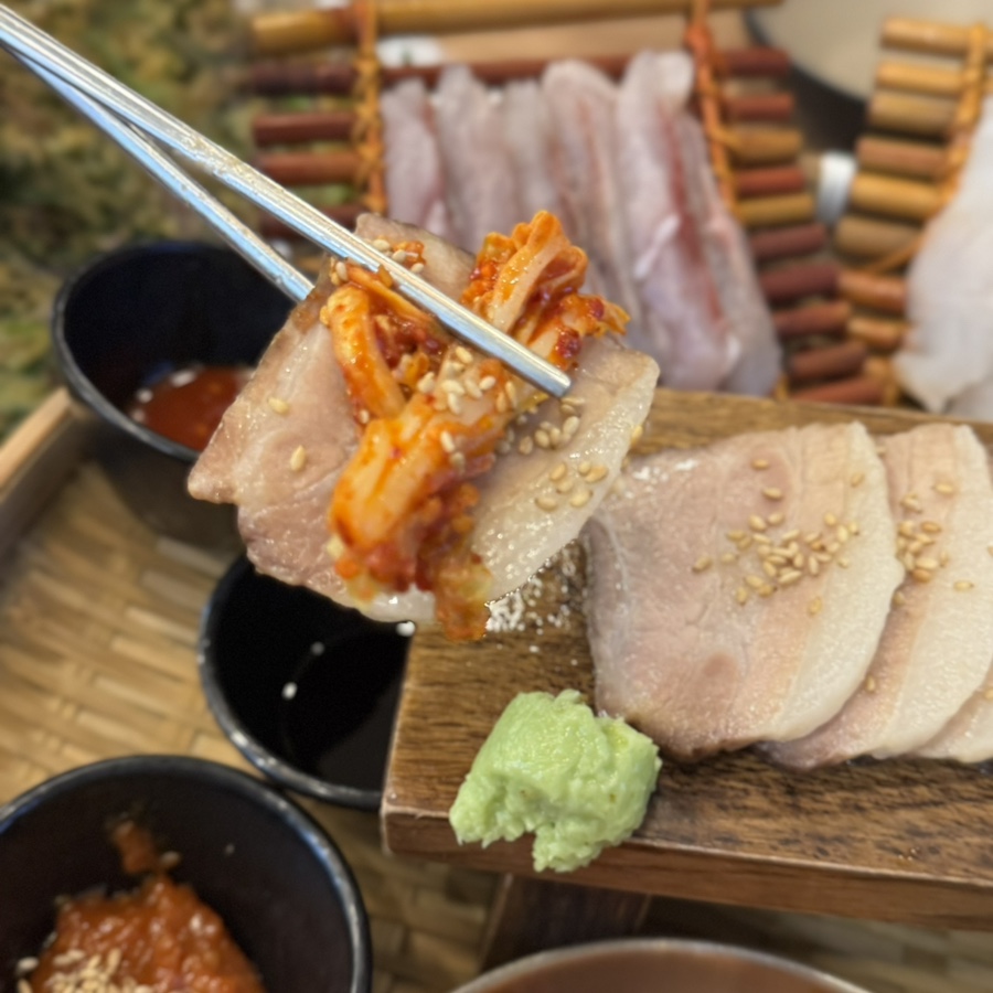 광교중앙역 맛집 제주살이 | 이색데이트 하기 좋은 제주도 감성 보쌈 밥집 : 네이버 블로그