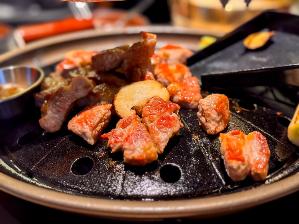[흑돼지 맛집] 지리산청 지리산 흑돼지 목살 숯불구이 찐 맛집 _ 선정릉역 애견 동반 식당 : 네이버 블로그