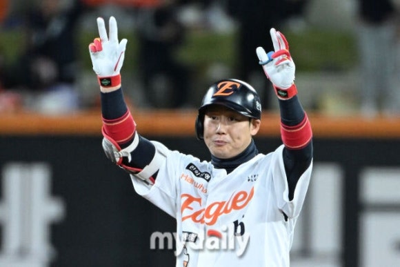 하주석 FA 미아 위기에서 한화 가성비 2루수로 변신…결혼도 하고 연봉도 1억원+α 예약 ‘반전의 겨울’ : 네이버 블로그