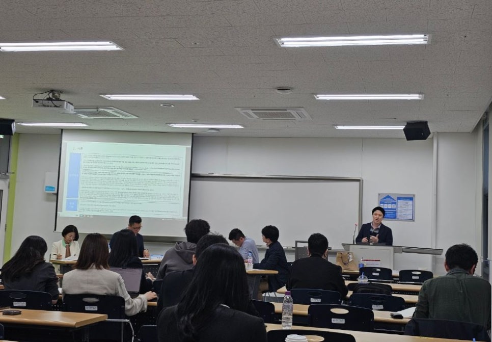 ISO27001,27701,42001은 시대적 요구인증입니다. 조직의 보안과 개인정보보호 체계를 구축한 상태에서 AI ...