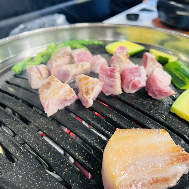 인계동 고깃집 / 구워주는 삼겹살 맛집 인계동 "기돈(旡豚)" : 네이버 블로그