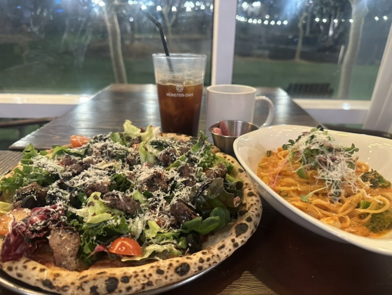 [내돈내산] 뮌스터담카페앤펍_파주 대형카페 : 네이버 블로그