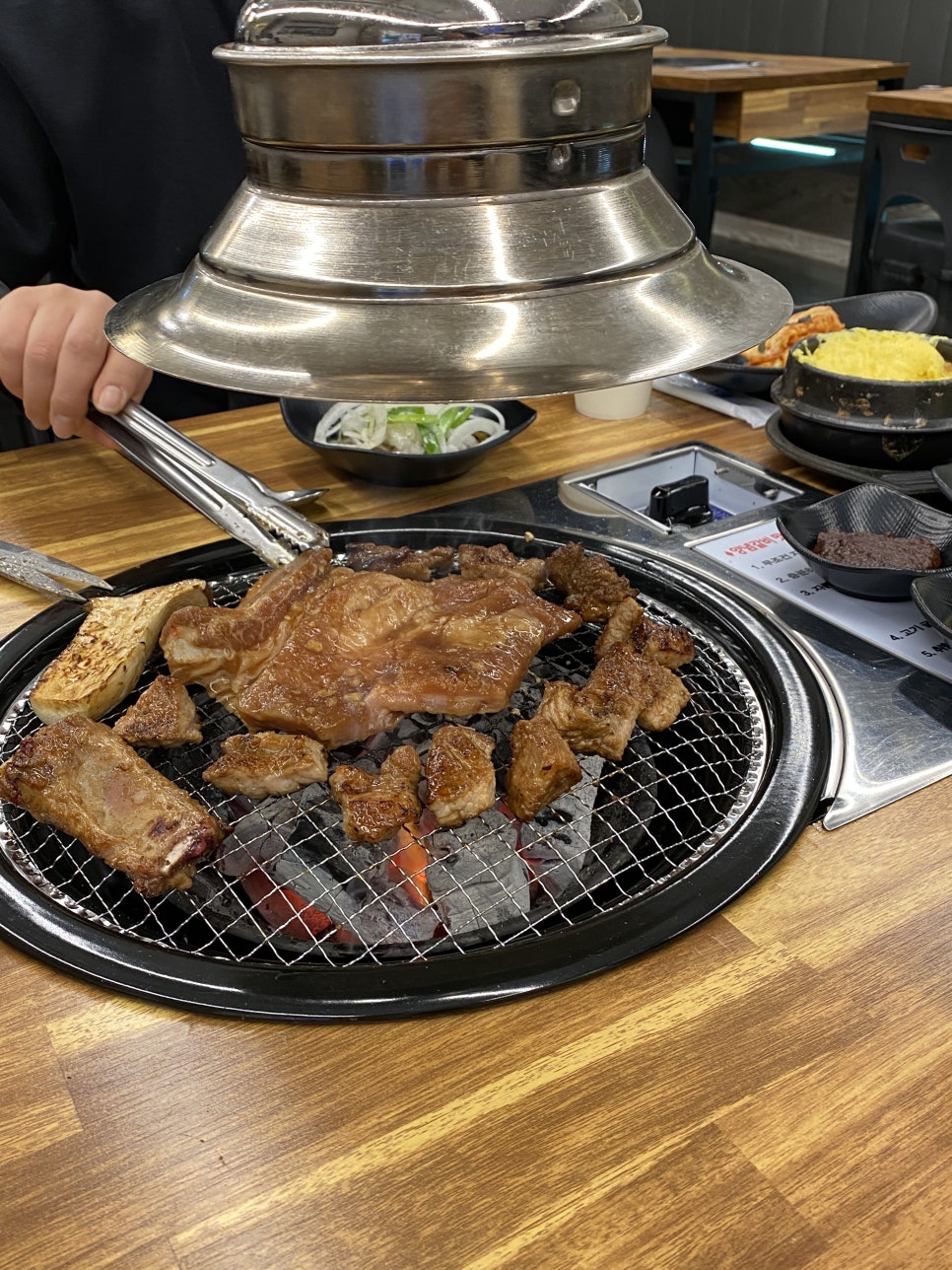 강릉 돼지갈비 맛집 숯불로 구워 감칠맛을 더한 신화갈비 : 네이버 블로그