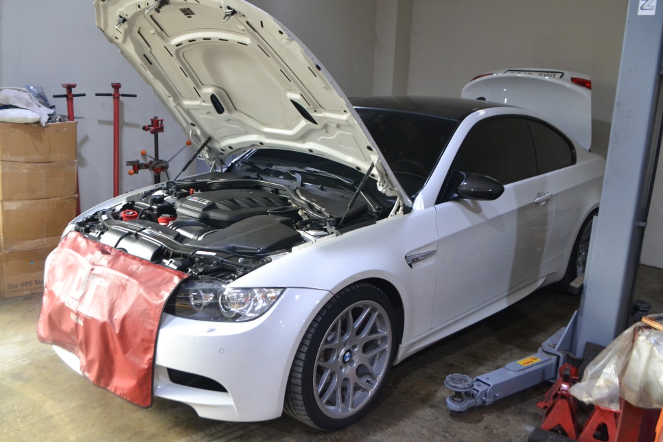 [부천팀디SR모터스]BMW E92 M3 스로틀 엑츄 알루미늄 헤드커버 외 누유 수리 : 네이버 블로그