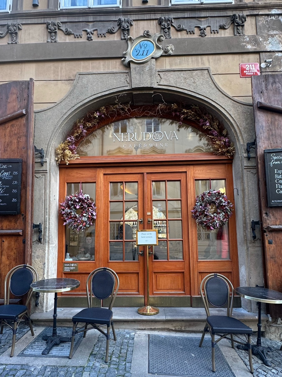 프라하성 근처 카페 Nerudova 211 cafe : 조용한 브런치 맛집 : 네이버 블로그