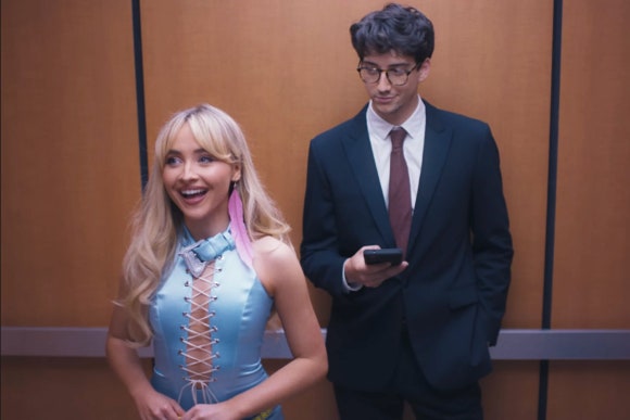 디즈니 라푼젤 실사화 남주 플린 역 마일로 맨하임(Milo Manheim) 맛보기 - 2023년 사브리나 카펜터 Feather ...