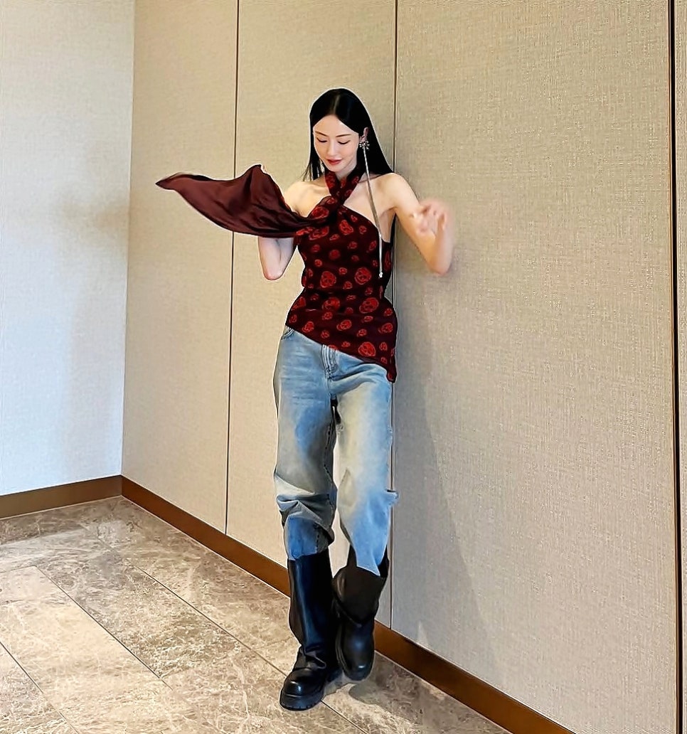 "40대에 이 몸매 실화? 176cm 49kg 뼈말라 여배우의 롱부츠 코디 : 네이버 블로그