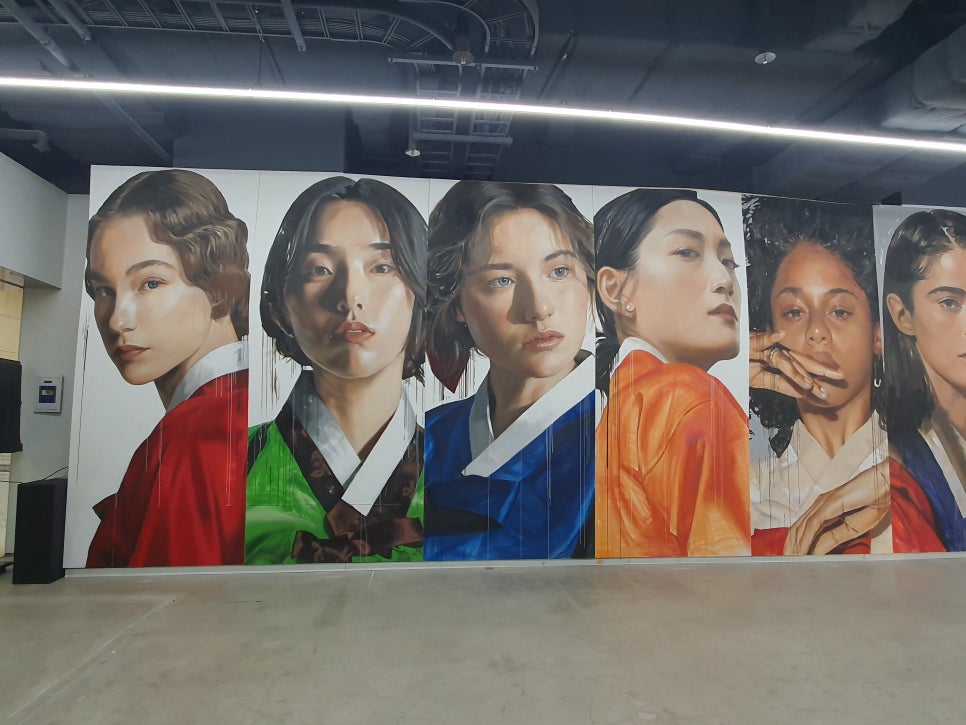 그래비티 아티스트 심찬양 이승엽 벽화 한복 입은 외국인 그림 유명, 두산위브제니스 상가 021 첫 개인전 : 네이버 블로그