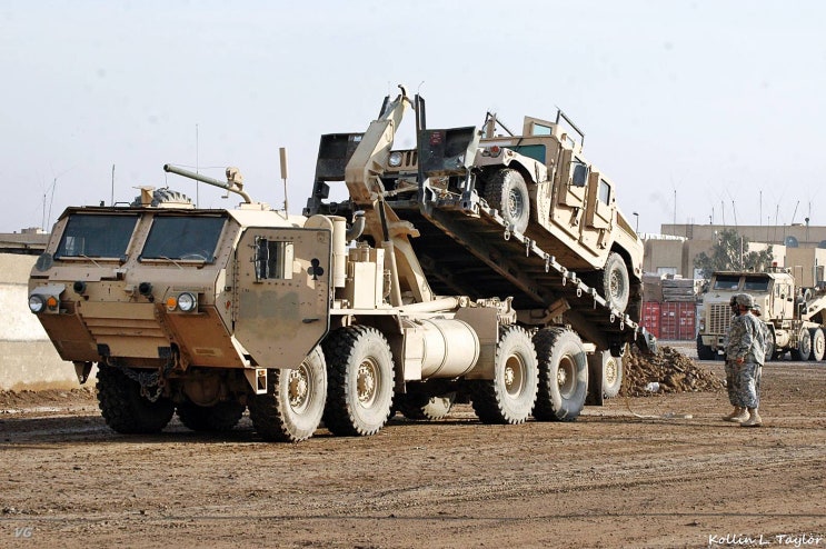 험비를 업고 있는 미육군 M983 Heavy Expanded Mobility Tactical Truck (HEMTT) : 네이버 블로그