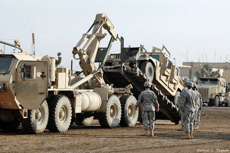 험비를 업고 있는 미육군 M983 Heavy Expanded Mobility Tactical Truck (HEMTT) : 네이버 블로그