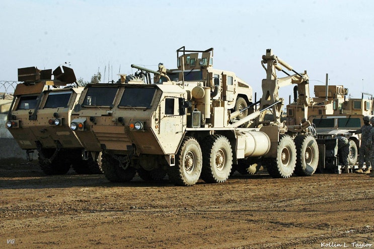 험비를 업고 있는 미육군 M983 Heavy Expanded Mobility Tactical Truck (HEMTT) : 네이버 블로그